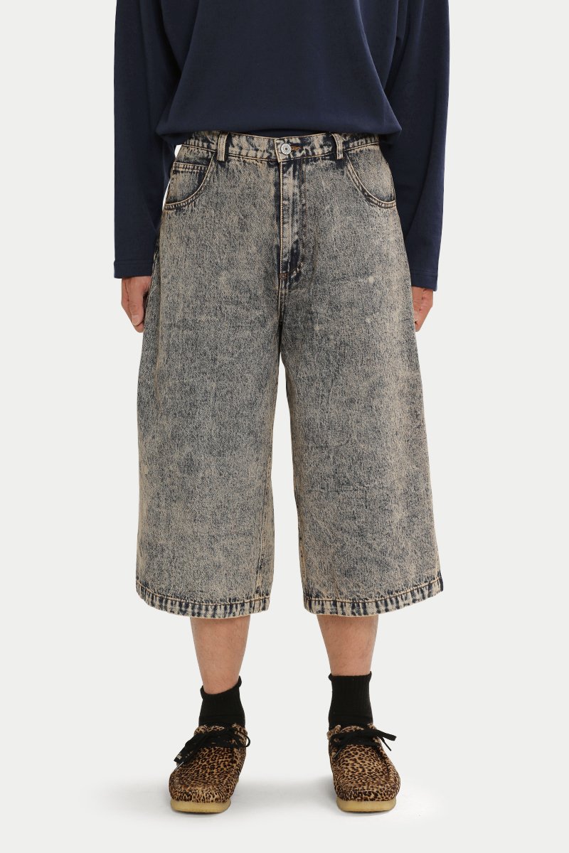 TOMO MIDI DENIM JORTS IN ACID WASH