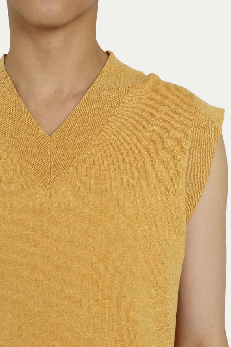 LYON SPECKLED KNIT VEST IN YELLOW